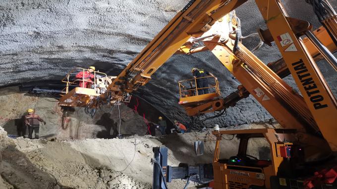 Self Propelled 3 Boom Robotic Arch Install Machine